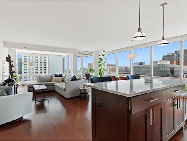 Apartment with pool