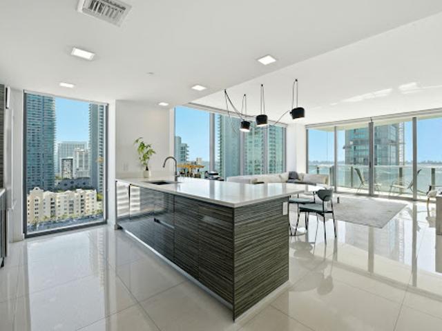 Apartment with pool