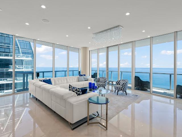 Apartment with pool