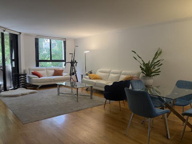 Apartment with pool