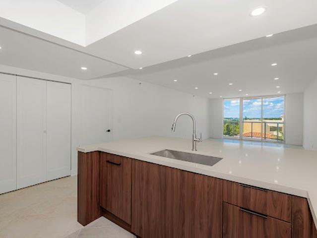 Apartment with pool