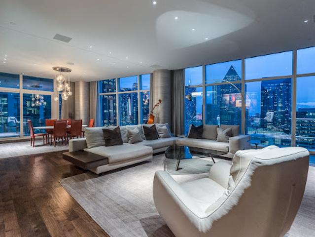Apartment with pool