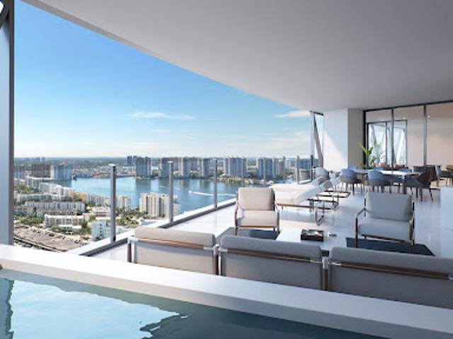 Apartment with pool