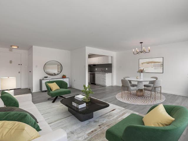Apartment with pool