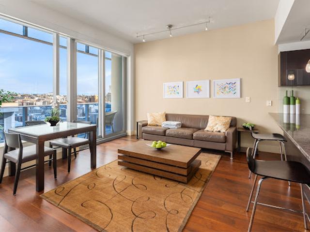 Apartment with pool