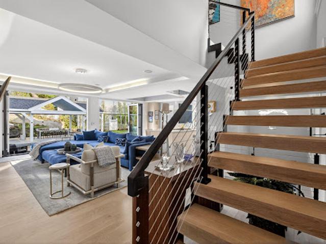 Apartment with pool