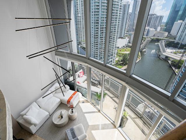 Apartment with pool