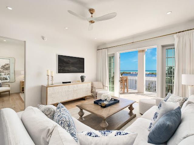Apartment with pool