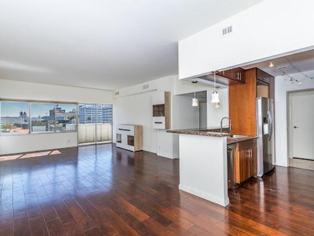 Apartment with pool