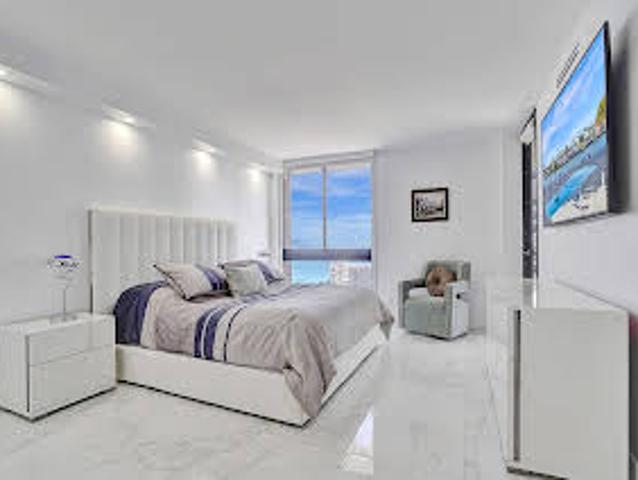 Apartment with pool