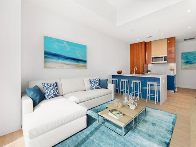 Apartment with pool