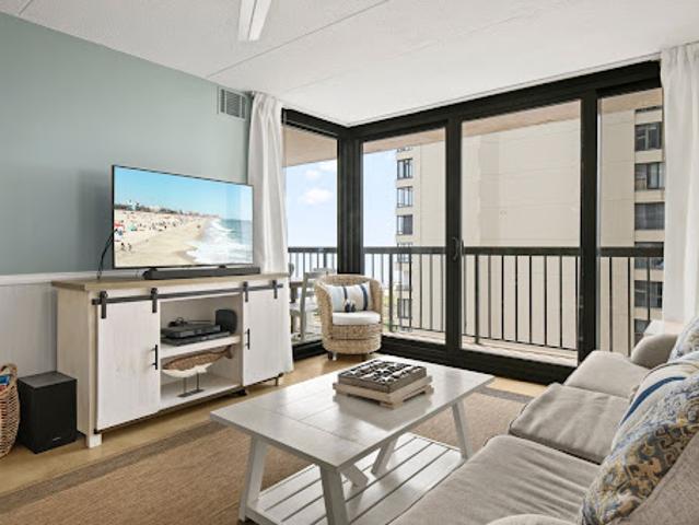 Apartment with pool