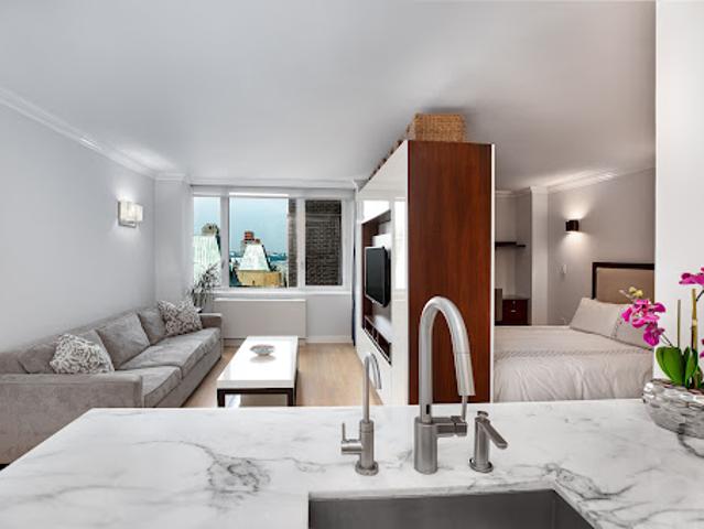Apartment with pool