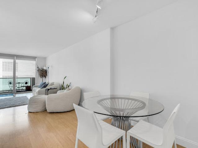 Apartment with pool