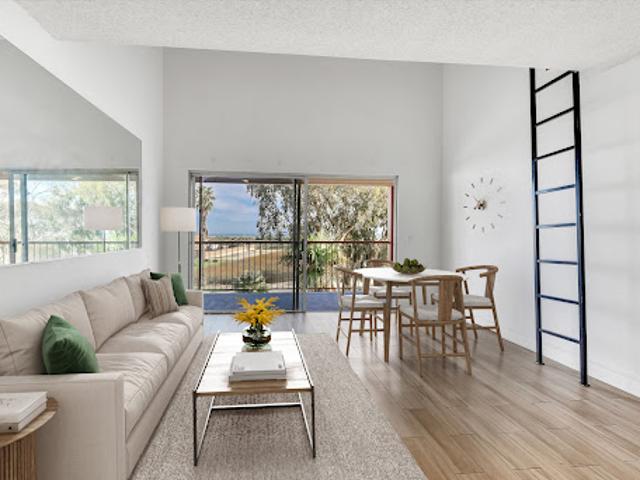 Apartment with pool