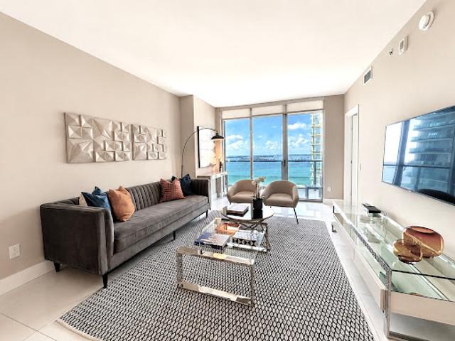 Apartment with pool