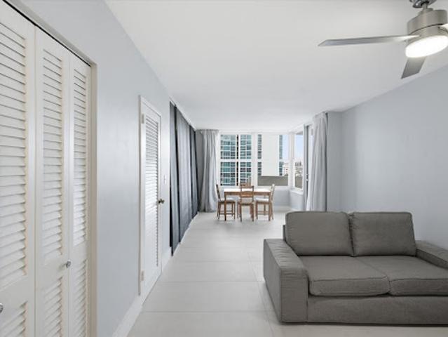 Apartment with pool