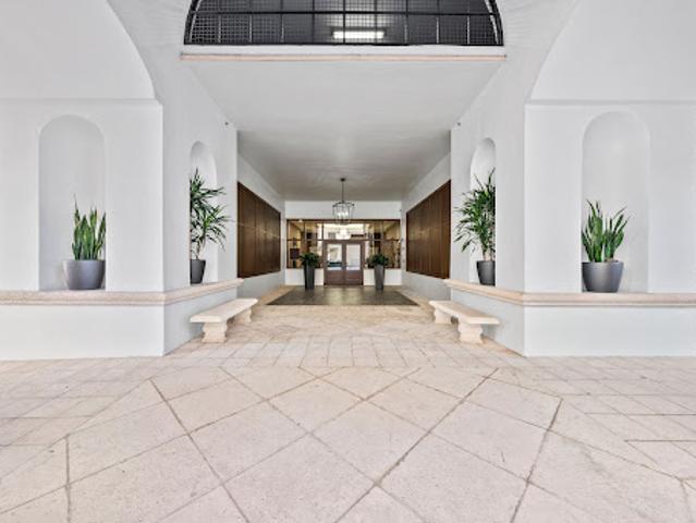 Apartment with pool
