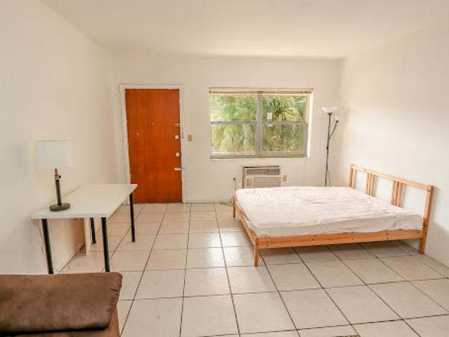 Apartment with pool