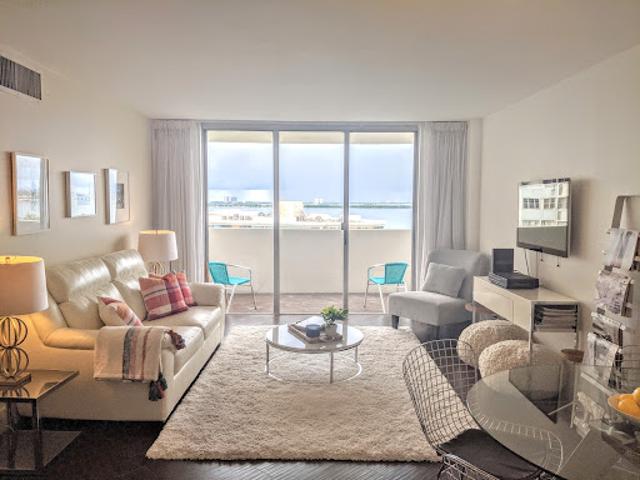 Apartment with pool