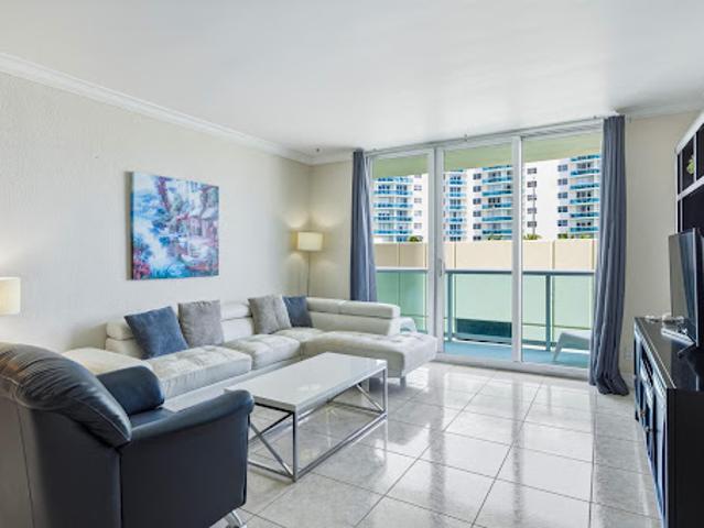 Apartment with pool