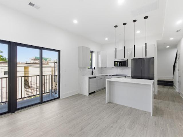 Apartment with pool