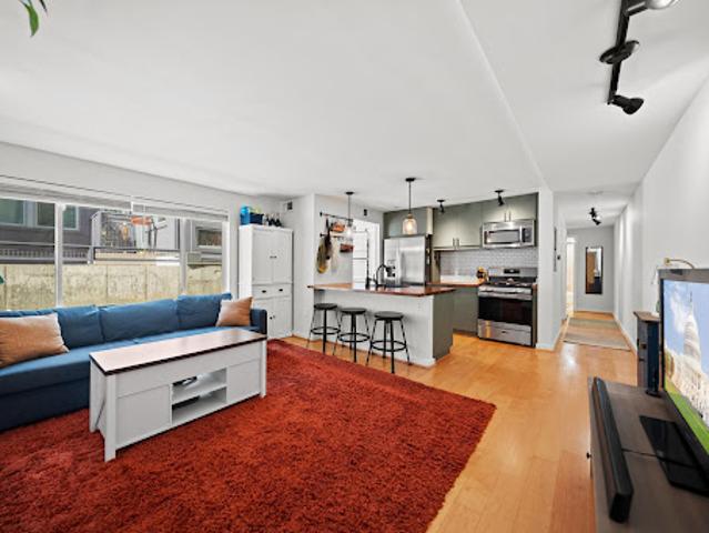 Apartment with pool