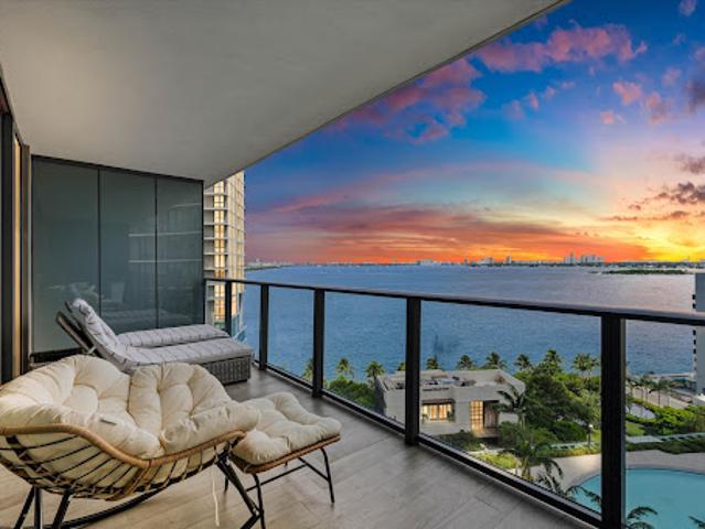 Apartment with pool