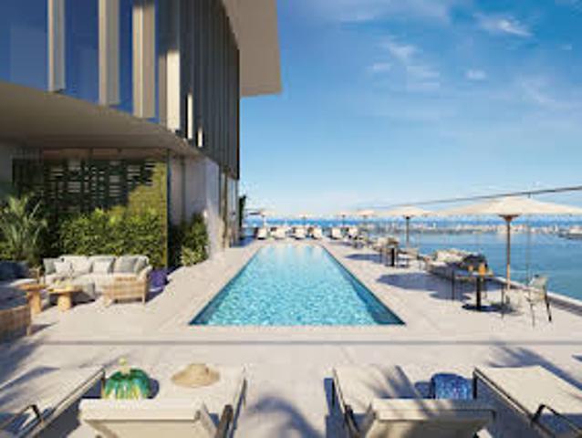 Apartment with pool