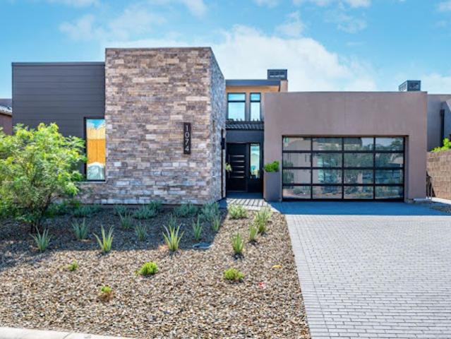 Apartment with pool