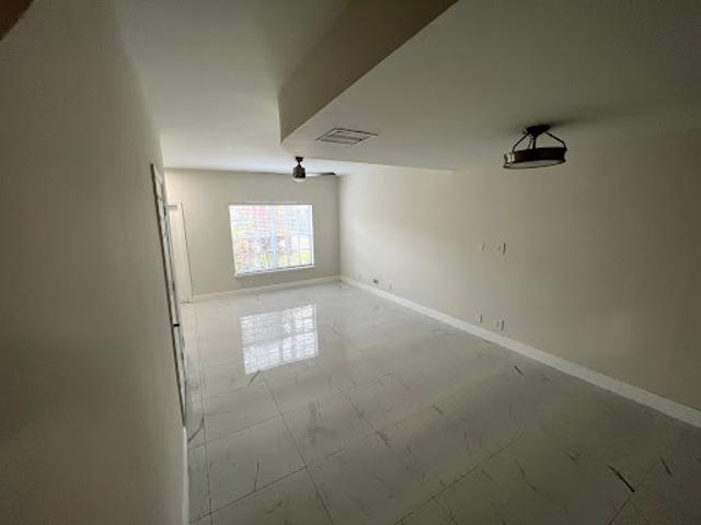 Apartment with pool