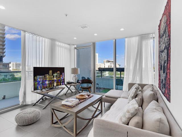 Apartment with pool