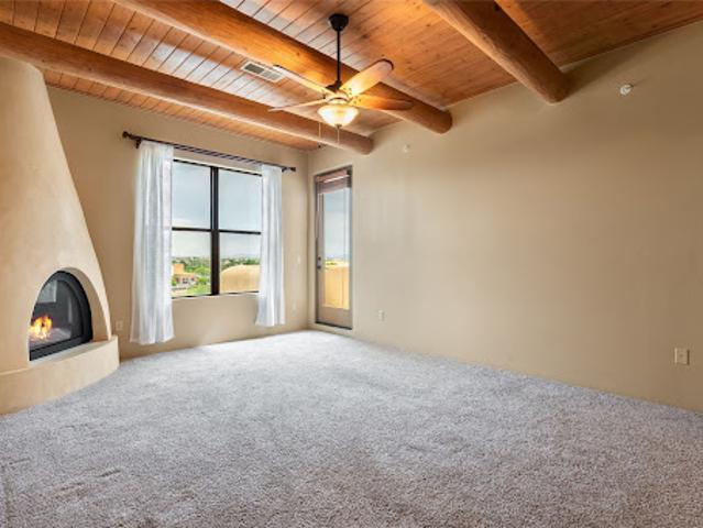 Apartment with pool