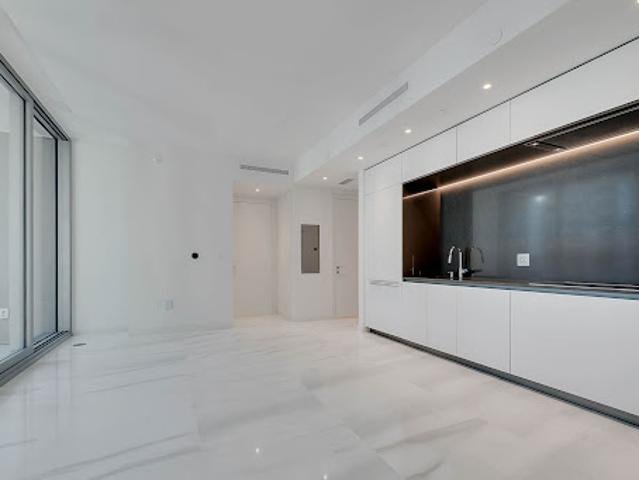 Apartment with pool