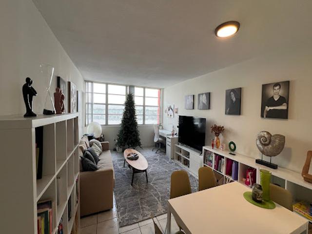 Apartment with pool