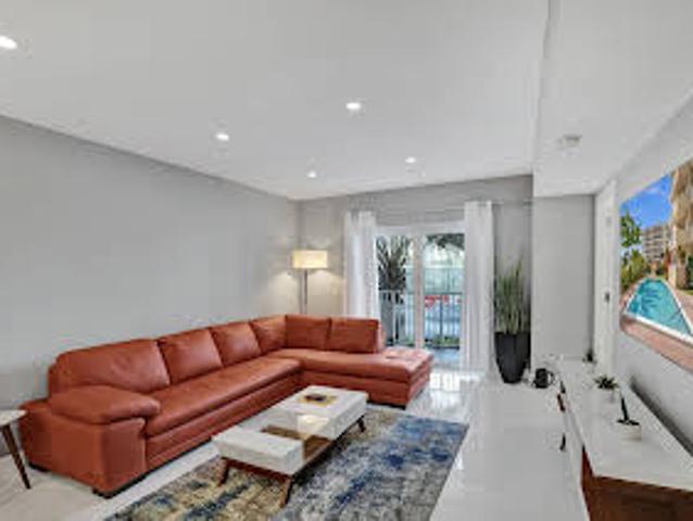 Apartment with pool