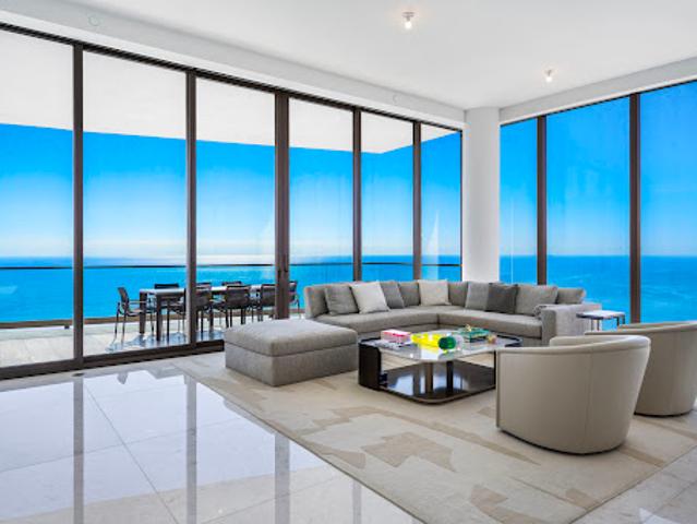 Apartment with pool