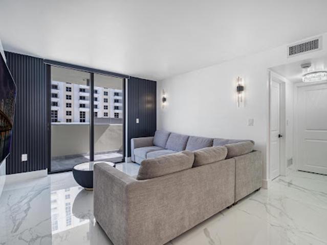 Apartment with pool