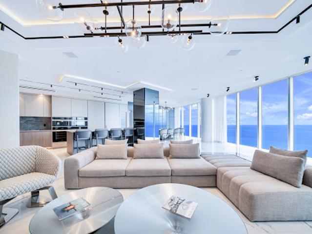 Apartment with pool