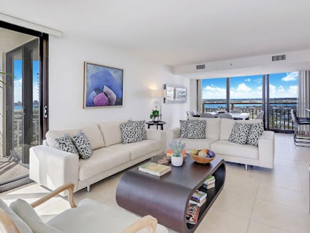 Apartment with pool