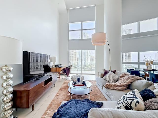 Apartment with pool