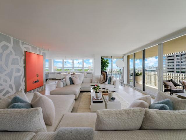 Apartment with pool