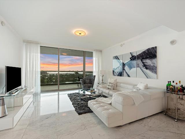 Apartment with pool