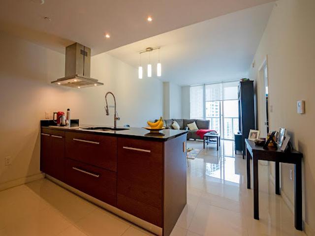 Apartment with pool