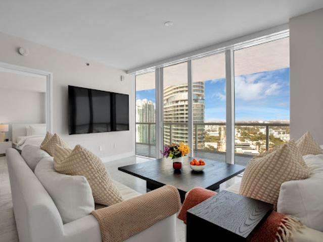 Apartment with pool