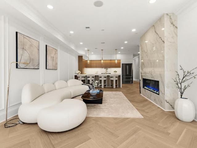 Apartment with pool