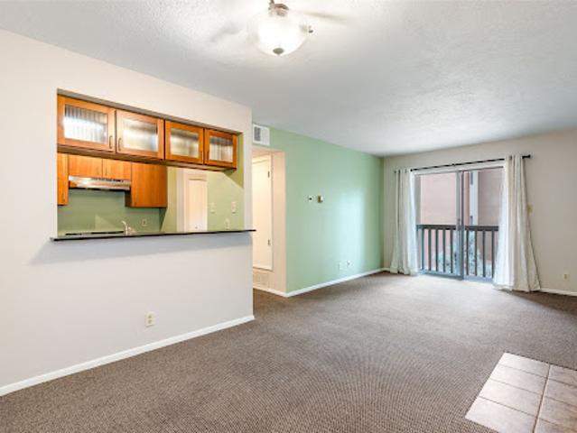 Apartment with pool