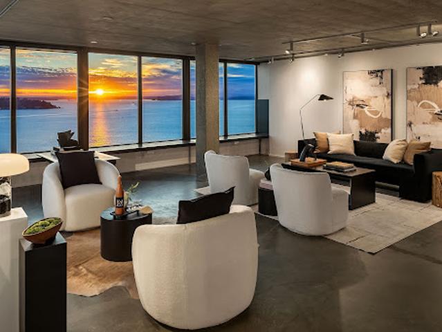 Apartment with pool