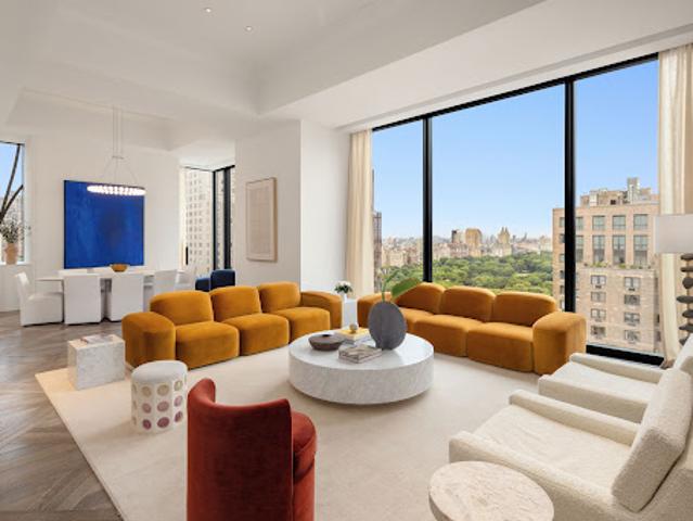 Apartment with pool