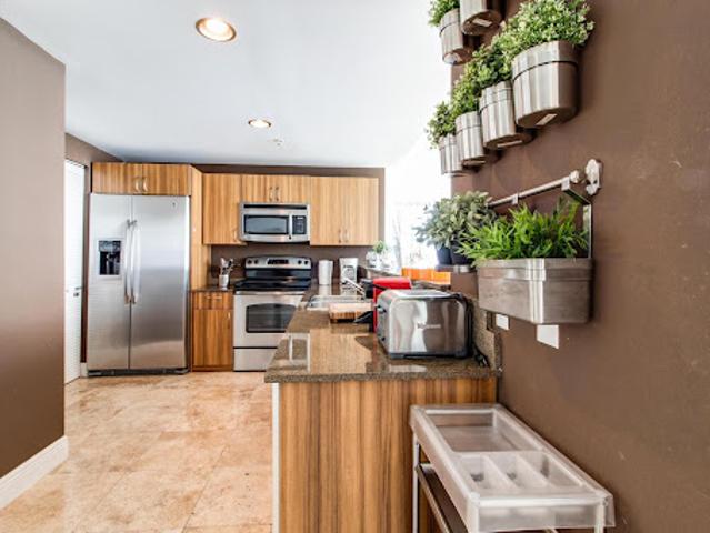 Apartment with pool